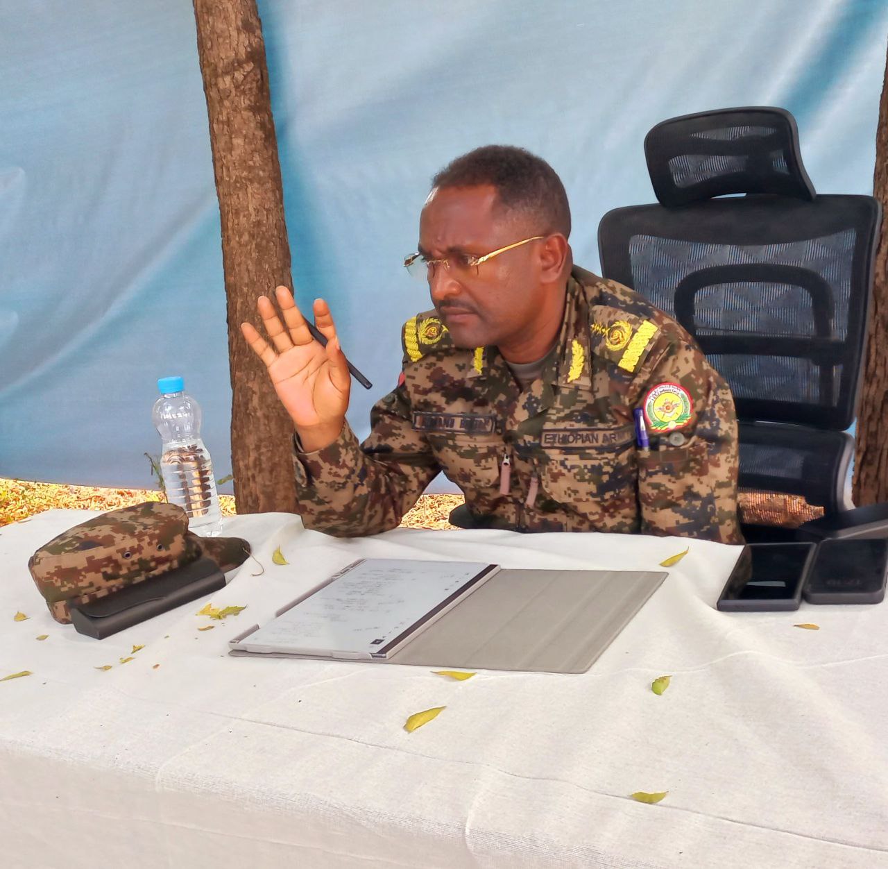 ጀግናው የመከላከያ ሰራዊት የአገርና ህዝብ ደህንነትን በመጠበቅ ግዳጁን በላቀ ብቃት በመቀጠል ላይ ይገኛል ...