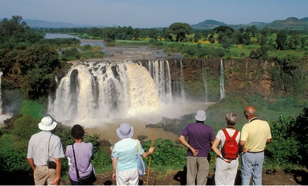 ኢትዮጵያን ከጎበኙ ቱሪስቶች ከሁለት ቢሊዮን ዶላር በላይ ገቢ ተገኘ - ኢዜአ አማርኛ - ENA