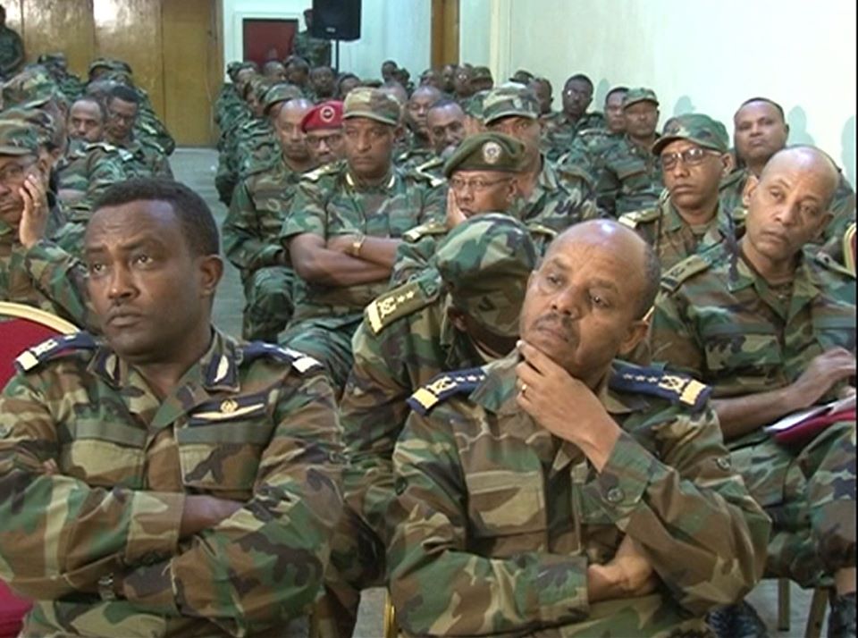 የአገር መከላከያ ሰራዊት ከፍተኛ አመራሮች በወቅታዊ የጸጥታ እና የሰራዊቱ ውስጣዊ ሁኔታ ላይ ያተኮረ ውይይት ...