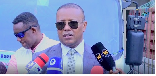 ወደ አገር ቤት የመጡ የዳያስፖራ አባላት ለመከላከያ ሰራዊት 50 ሰንጋዎችን ድጋፍ አደረጉ - ኢዜአ አማርኛ - ENA