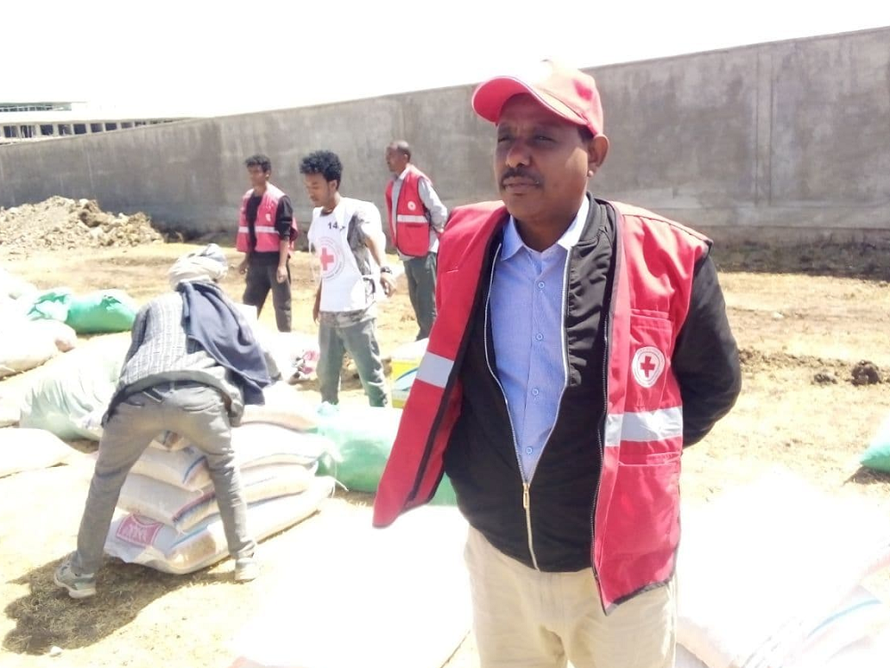 ማህበሩ ለተፈናቃዮች 3 ሚሊዮን ብር በላይ የሚገመት ድጋፍ አደረገ - ኢዜአ አማርኛ - ENA