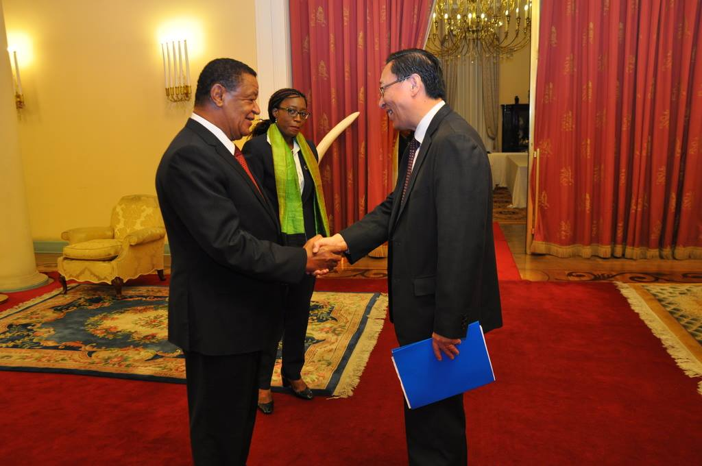 President Meets with IFC Vice President, Ant Group CEO - ENA English - ENA