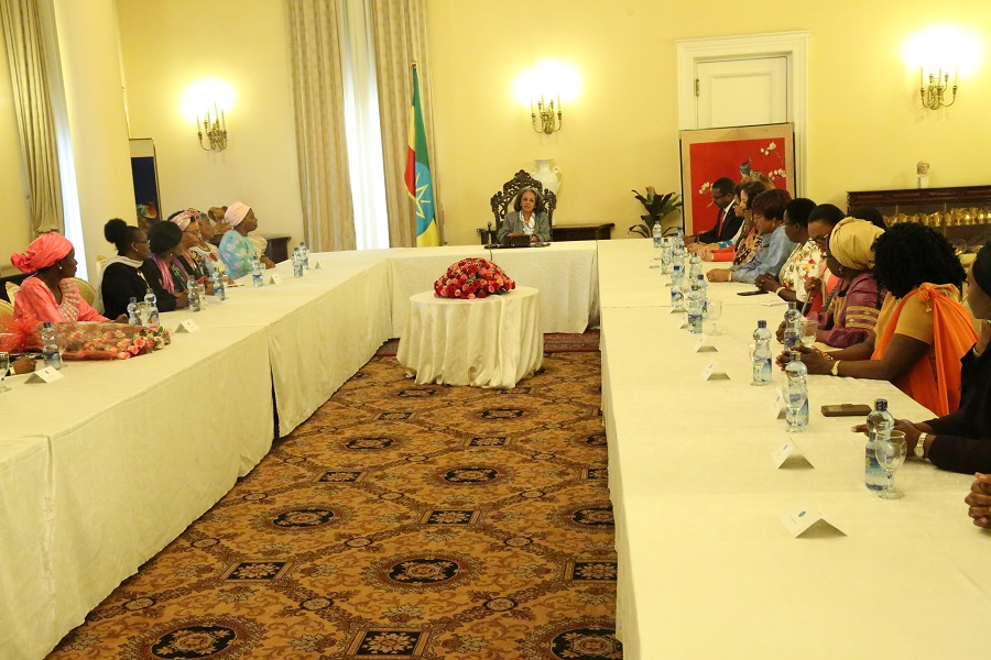 President Confers with AU Female Commissioners - ENA English - ENA