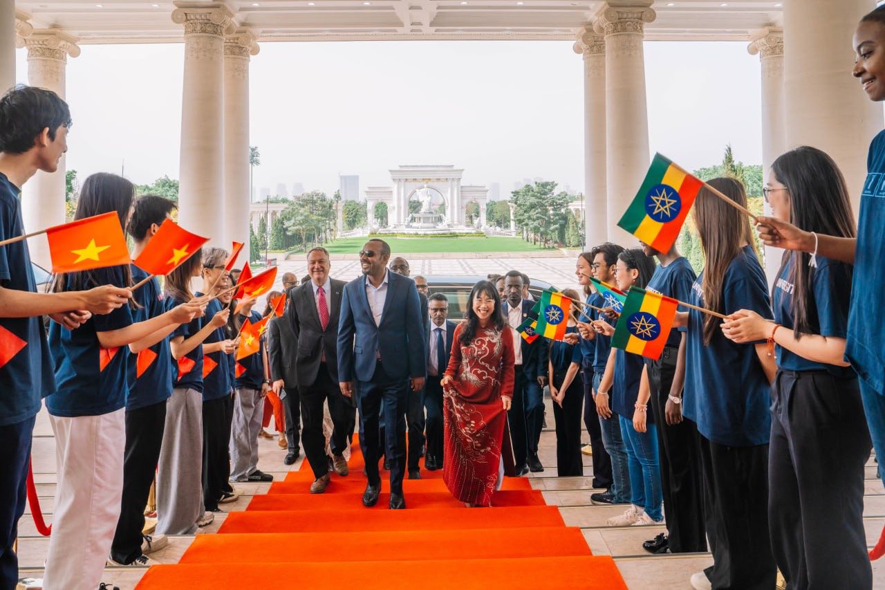 PM Abiy Visits Large-scale Smart City Project in Hanoi - ENA English - ENA