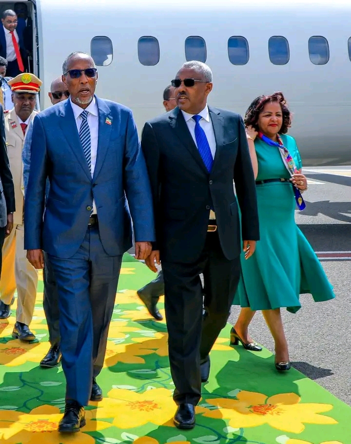 Pireezidaantiin Somaaleelaand Muusees Bihii Abdiin Finfinnee dhufan ... Pireezidaantiin Somaaleelaand Muusees Bihii Abdiin Finfinnee dhufan ...