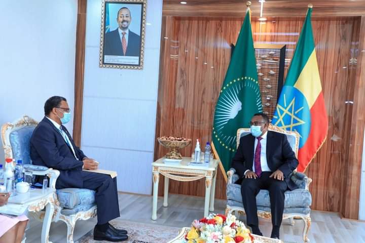 Obbo Dammaqaan Daayreektara Waajjira Sagantaa Nyaataa Addunyaa waliin ...