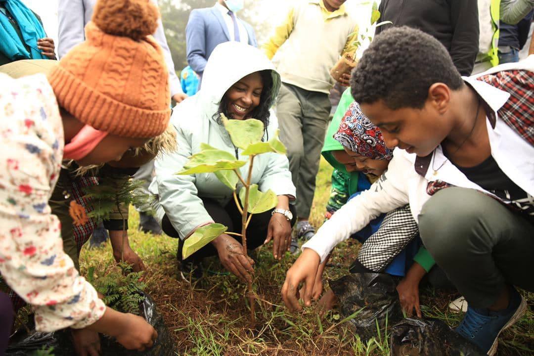 Aadde Adaanach Abeebee jiraattoota magaalichaa waliin giddugala ...