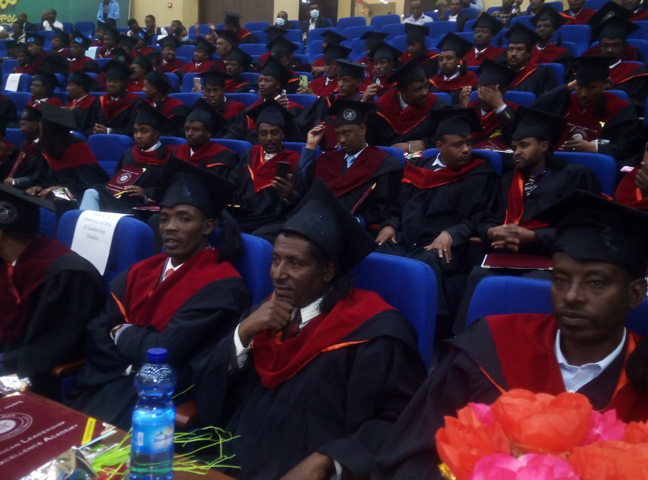 Akkadaamiin hoggansaa Afrikaa, baratoota gahumsa hoggansaa irratti ...