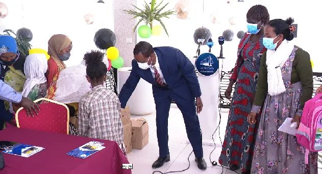 Waajjirri Ministeera Muummee Daa'imman 35 guddisaa jiruuf kennaa ...