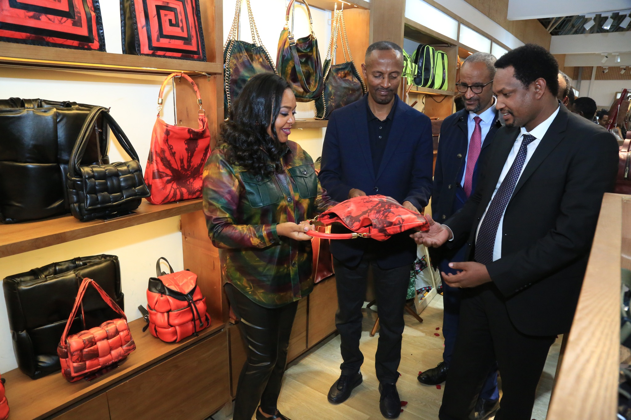 Jiddugalli gurgurtaa Googaafi Oomishaalee gogaa mooraa buufata xiyyaara ...