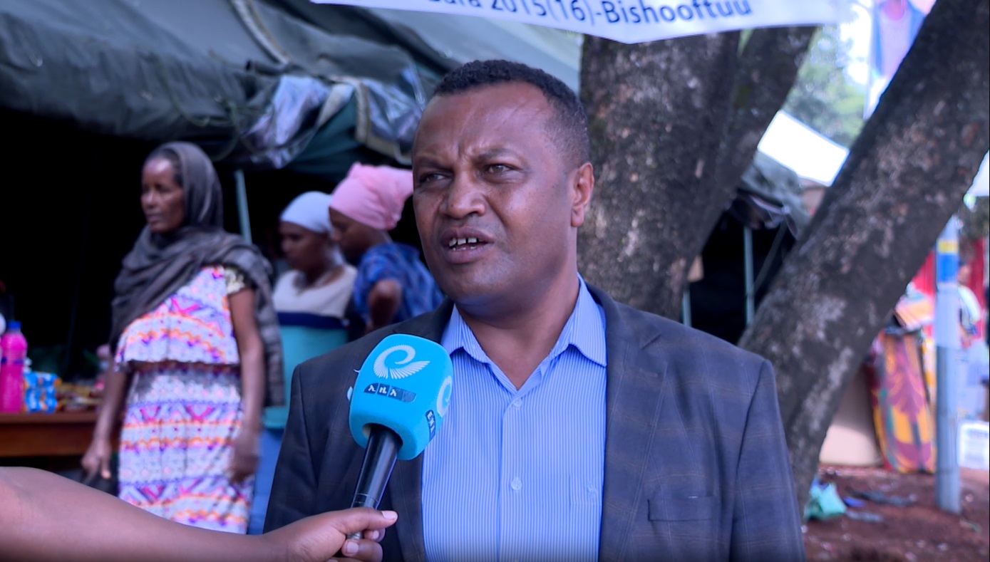 Ayyaana bara haaraa sababeeffachuun magaalaa Bishooftuutti meeshaaleen ...