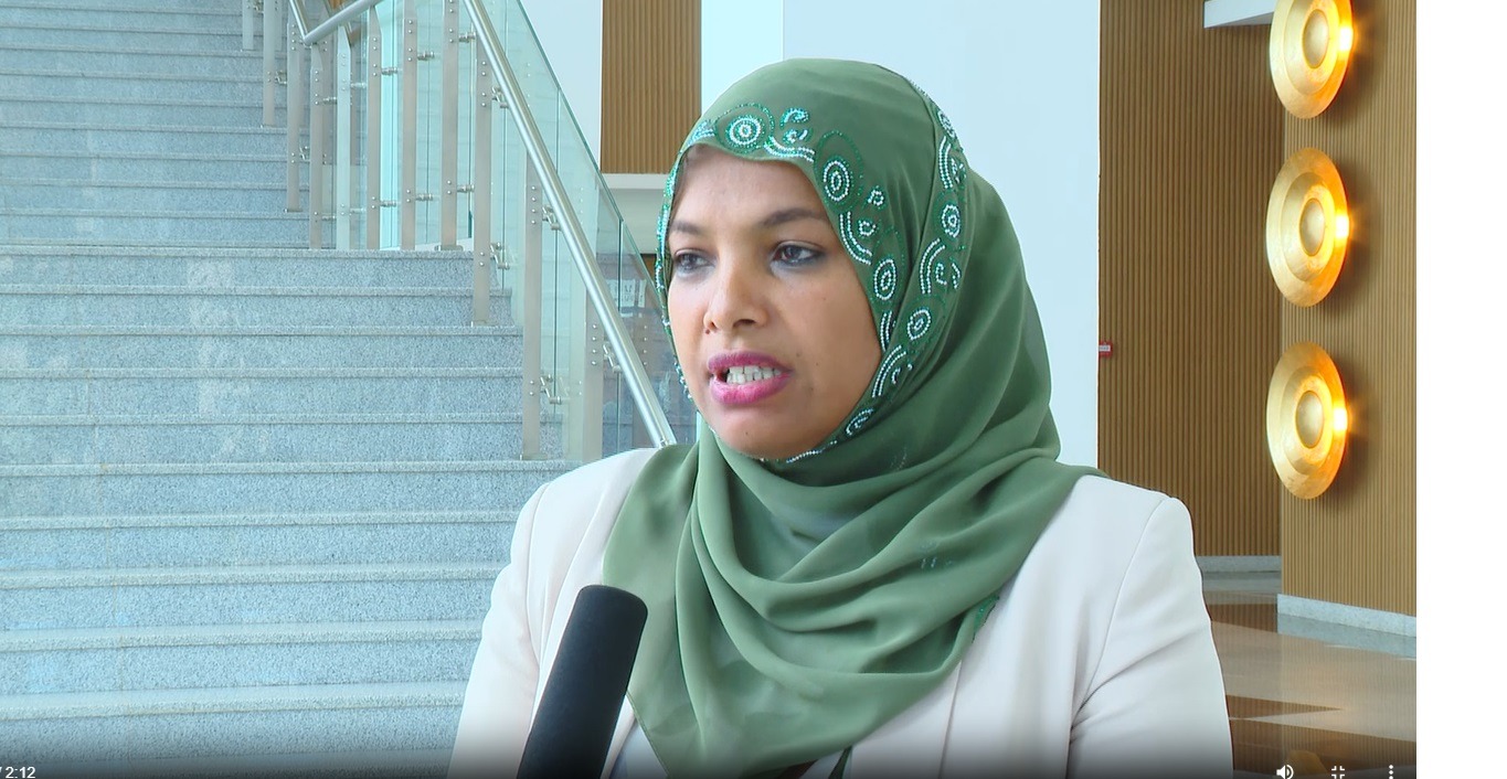 Magaalichatti Nyaata, Barrullee fi Yuunifoormii baratootaaf birriin ...