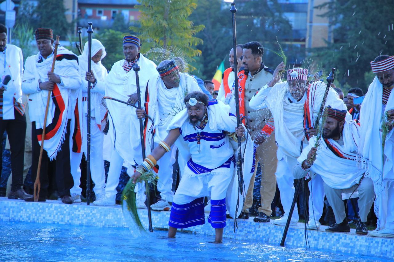 Ayyaana Irreechaa Hora Finfinnee karaa tokkummaafi obbolummaa cimsuun ...