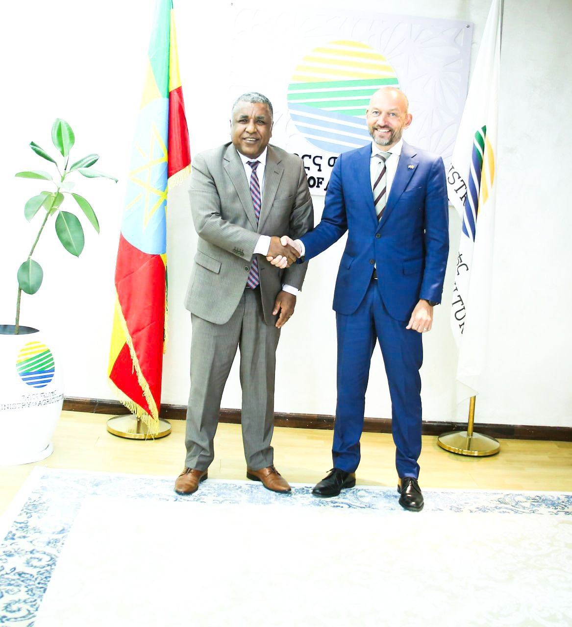 Doktar Girmaa Amantee dhimma gurgurtaa kaarboonii ilaalchisuun ...