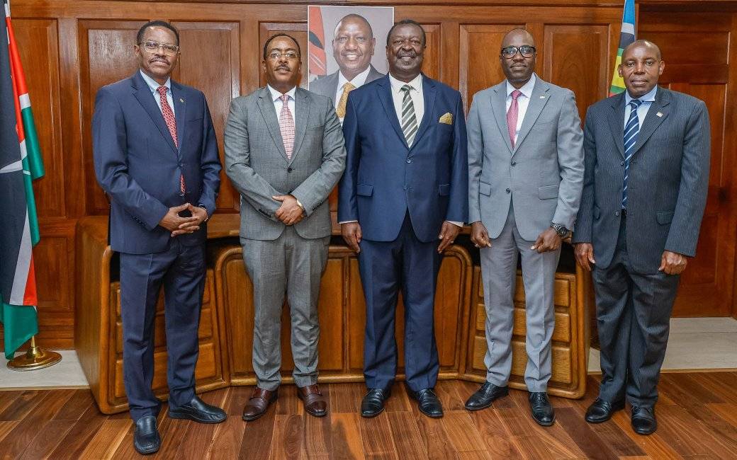 L'ambassadeur Redwan Hussein a présenté un message spécial du Premier ...