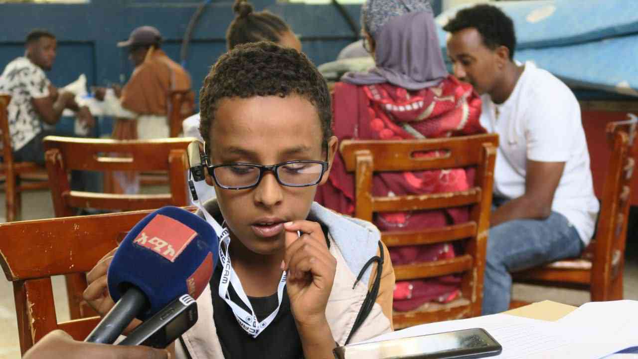 በቀዳማዊት እመቤት ጽህፈት ቤት የተደረገው የዓይነ ስውራንን አጋዥመነፅር ችግራችንን አቃሎልናል - ኢዜአ አማርኛ ...