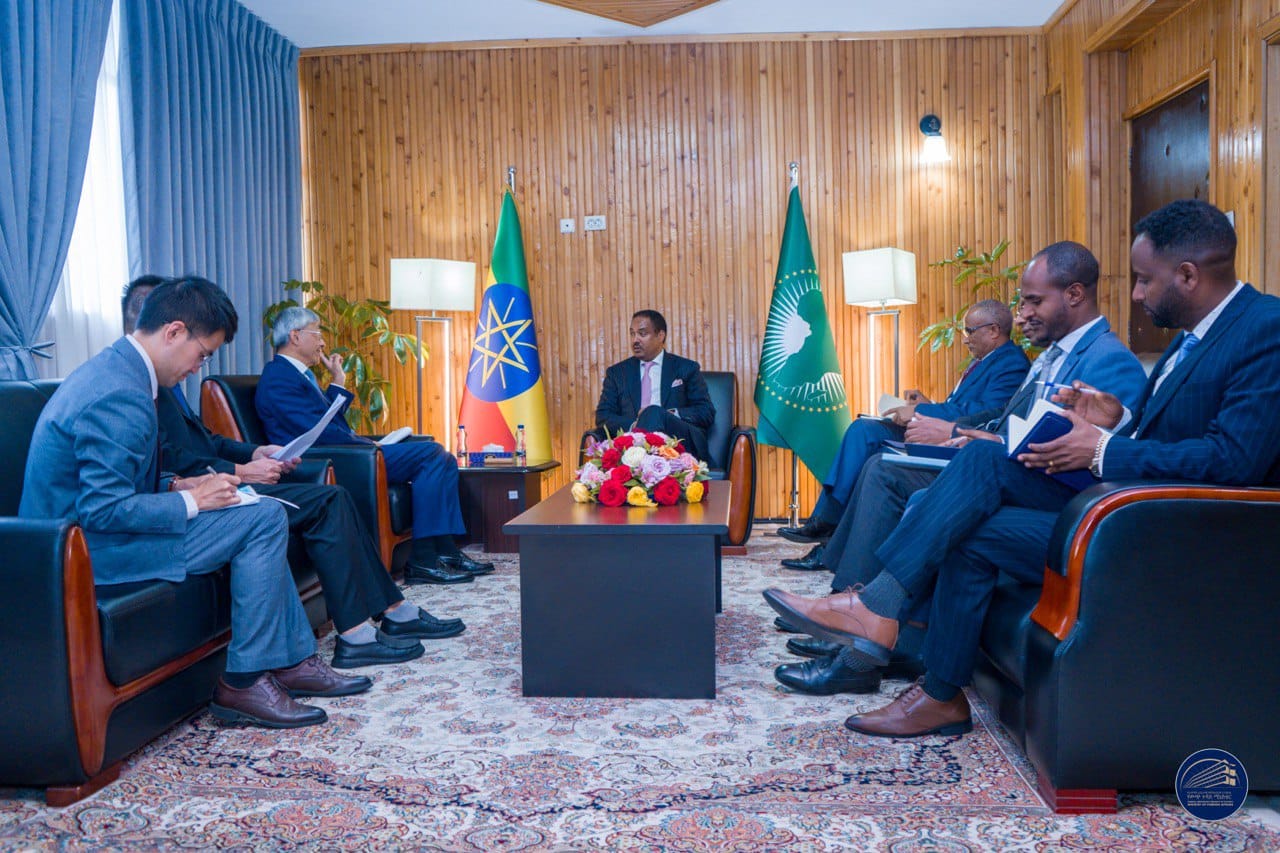 Le ministre d'état des affaires étrangères Misganu s'est entretenu avec ...