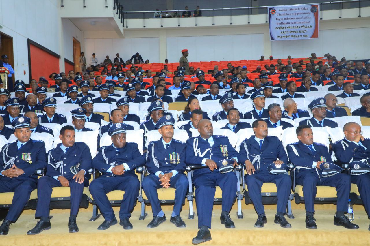 Sirni beekamtii kennuu fi guddina gulantaa Poolisii Oromiyaa qophaa’e ...