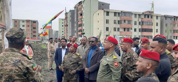 Letenaal Jeneraal Shuumaa Abdataa Kellaa fayyaa kutaa magaalaa Koyyee ...