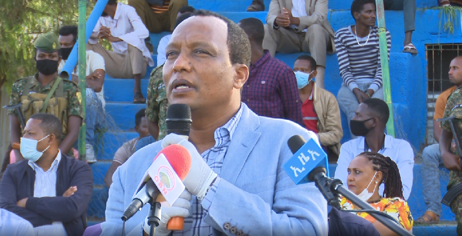 የአርሲ ዞን ተወላጆች ከተለያዩ አካላት ያሰባሰቡትን የ20 ሚሊዮን ብር ግምት ያለው ቁሳቁስ ለአቅመ ደካሞች ...